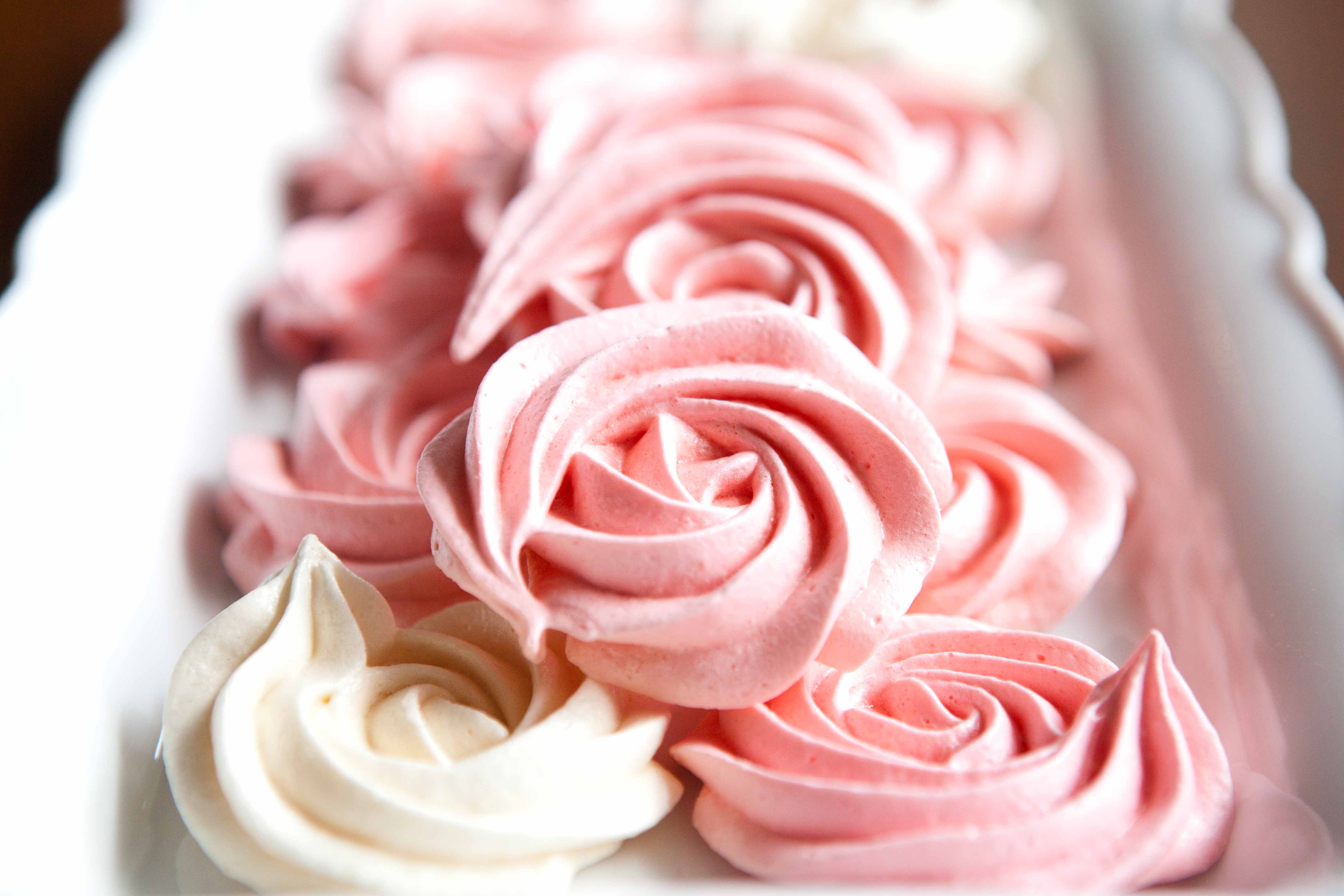 meringue roses | via teacher-chef